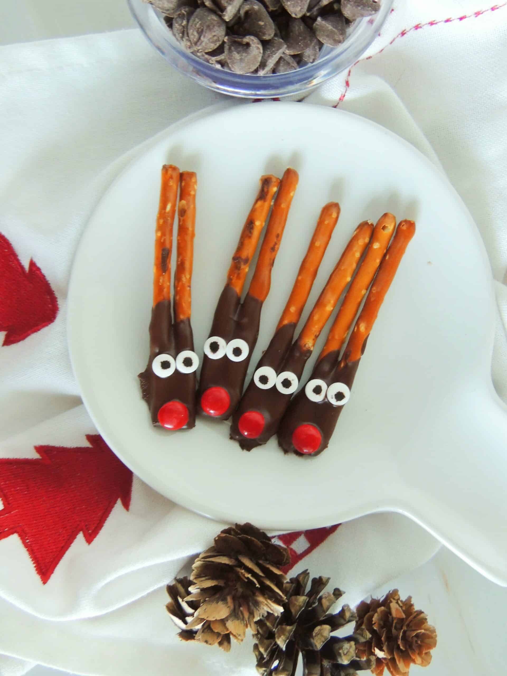 Reindeer Pretzels: An Easy Festive Holiday Snack - An Alli Event