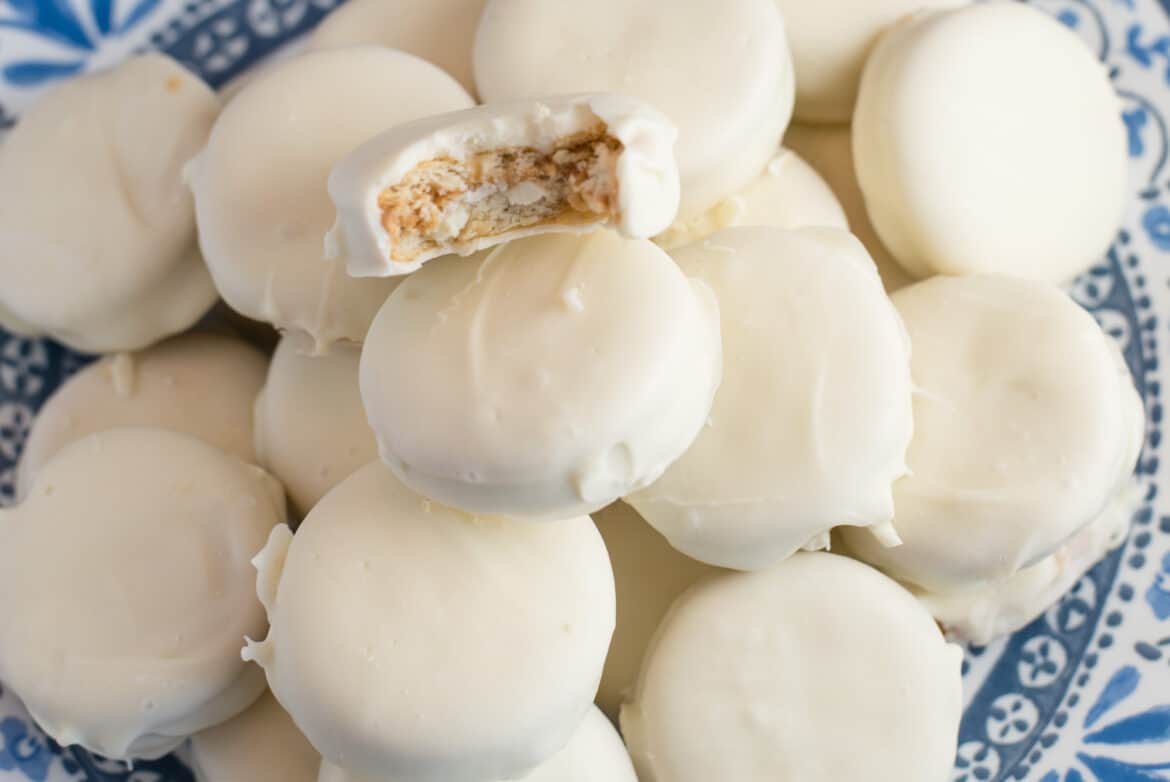 White Chocolate Covered Peanut Butter Ritz Crackers - An Alli Event