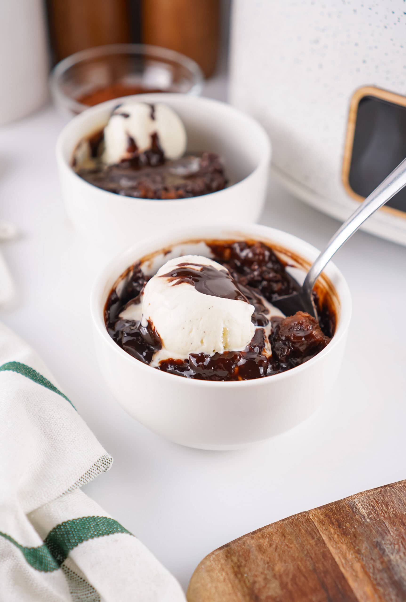 Easy Slow Cooker Chocolate Cobbler Recipe: Rich, Gooey & Delicious ...